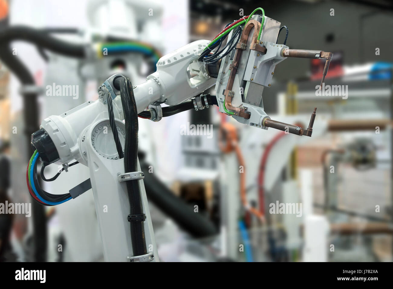 Industry 4.0 concept. Heavy automate wireless Robot arm in smart ...