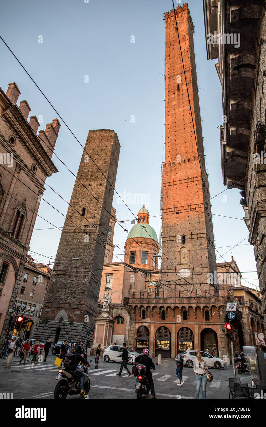 Leaning towers bologna hi-res stock photography and images - Alamy