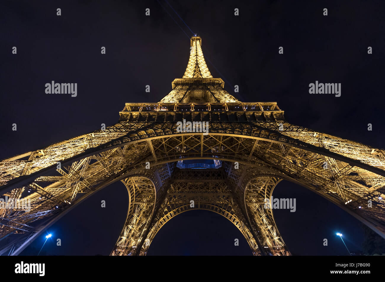 Illuminated eiffel tower at night hi-res stock photography and images - Alamy