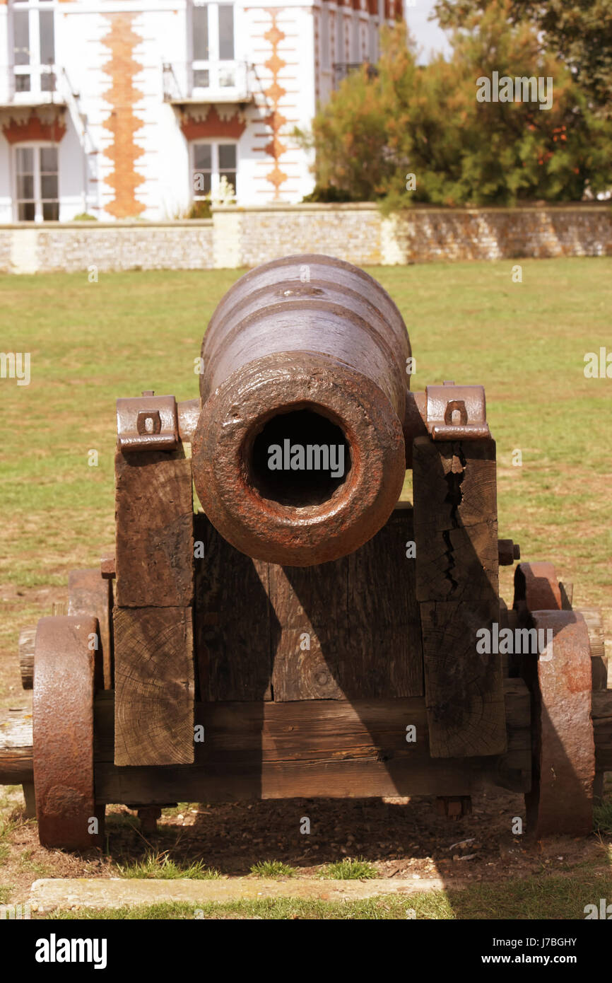 Gun wheels hi-res stock photography and images - Alamy