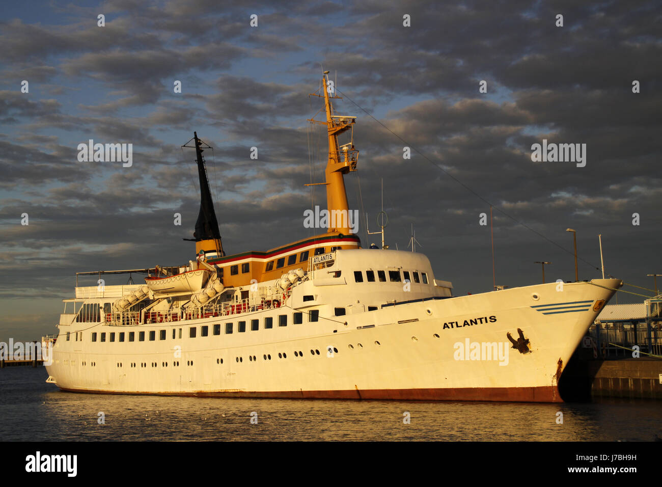 seafaring crusader cruiser atlantis sailing boat sailboat rowing boat ...