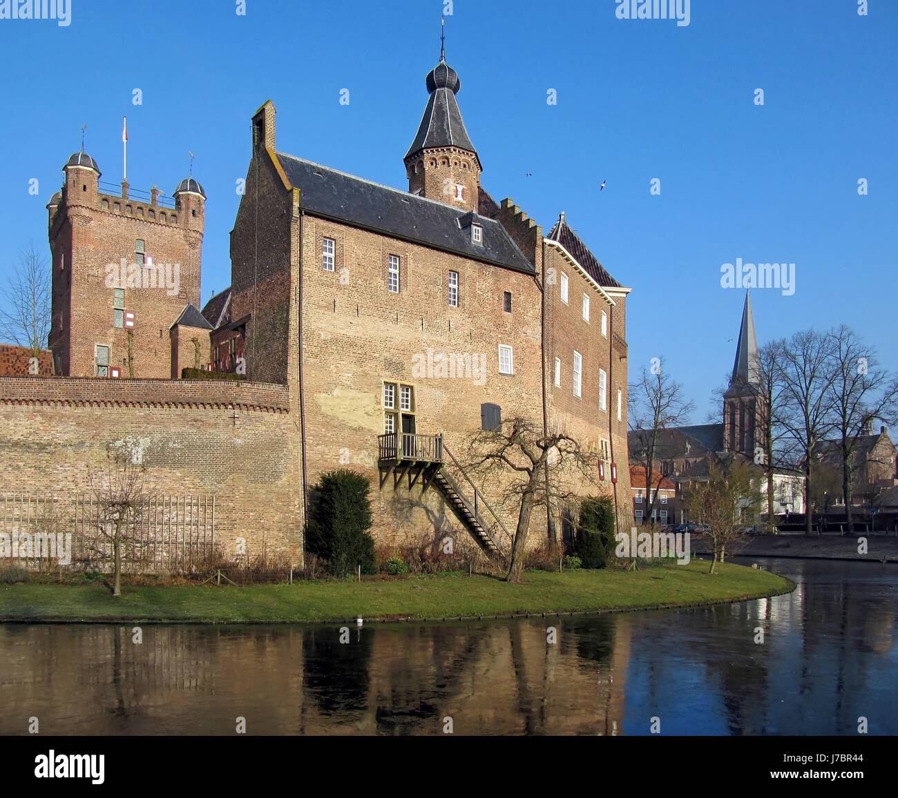 netherlands chateau castle blue winter sightseeing mirroring ruins ...