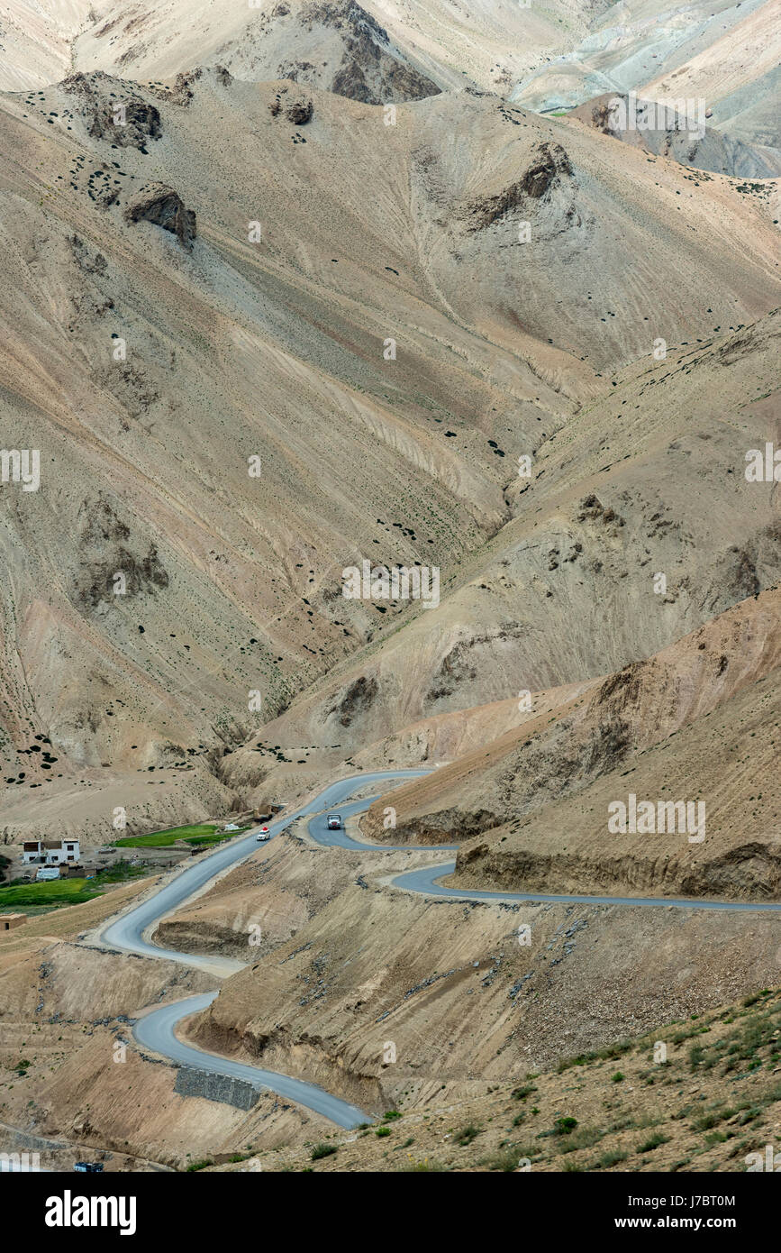 Himalayan Highway near Fotu la Pass Stock Photo - Alamy