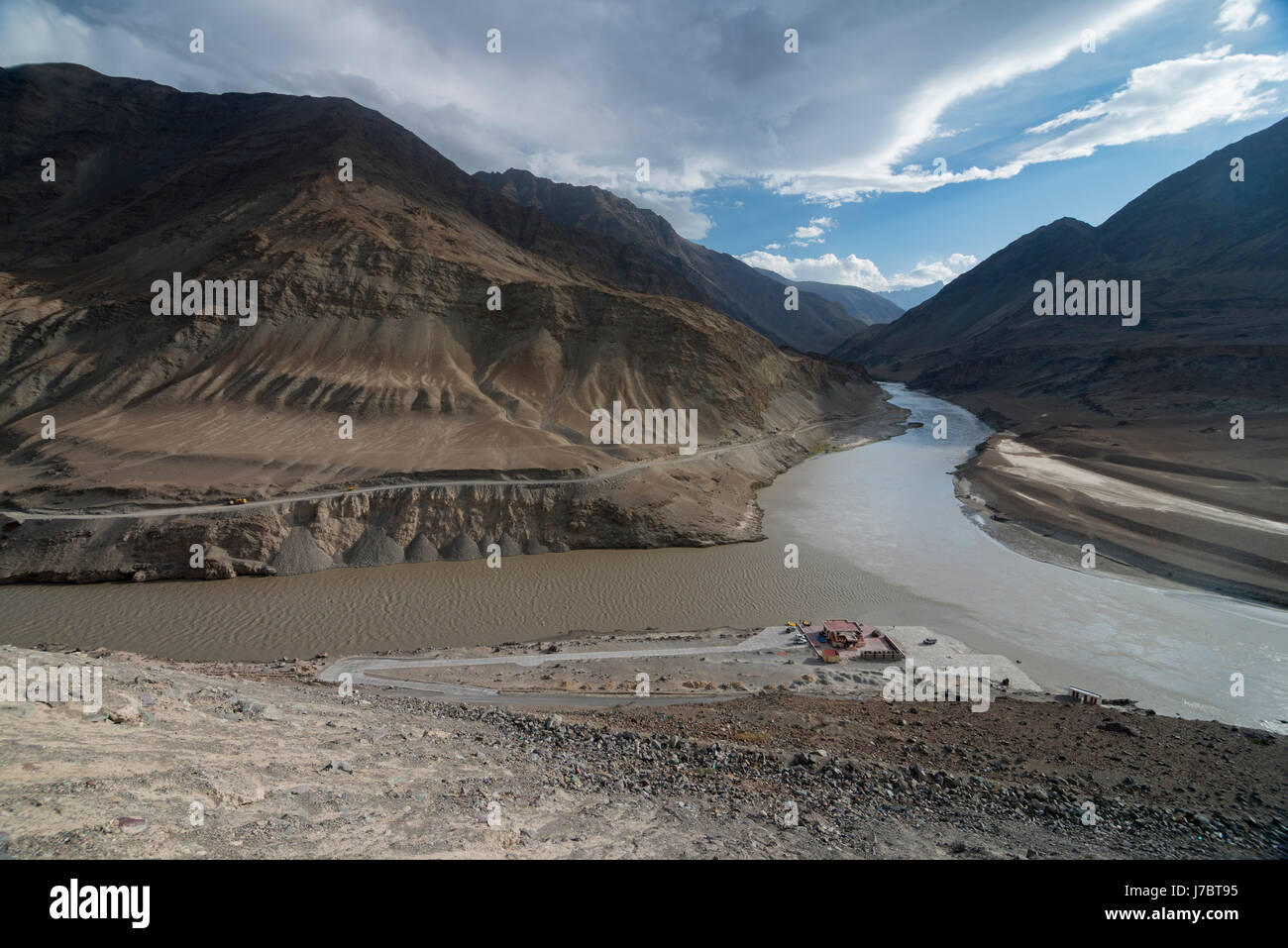 Confluence of river Zanskar and Indus near Leh Stock Photo - Alamy