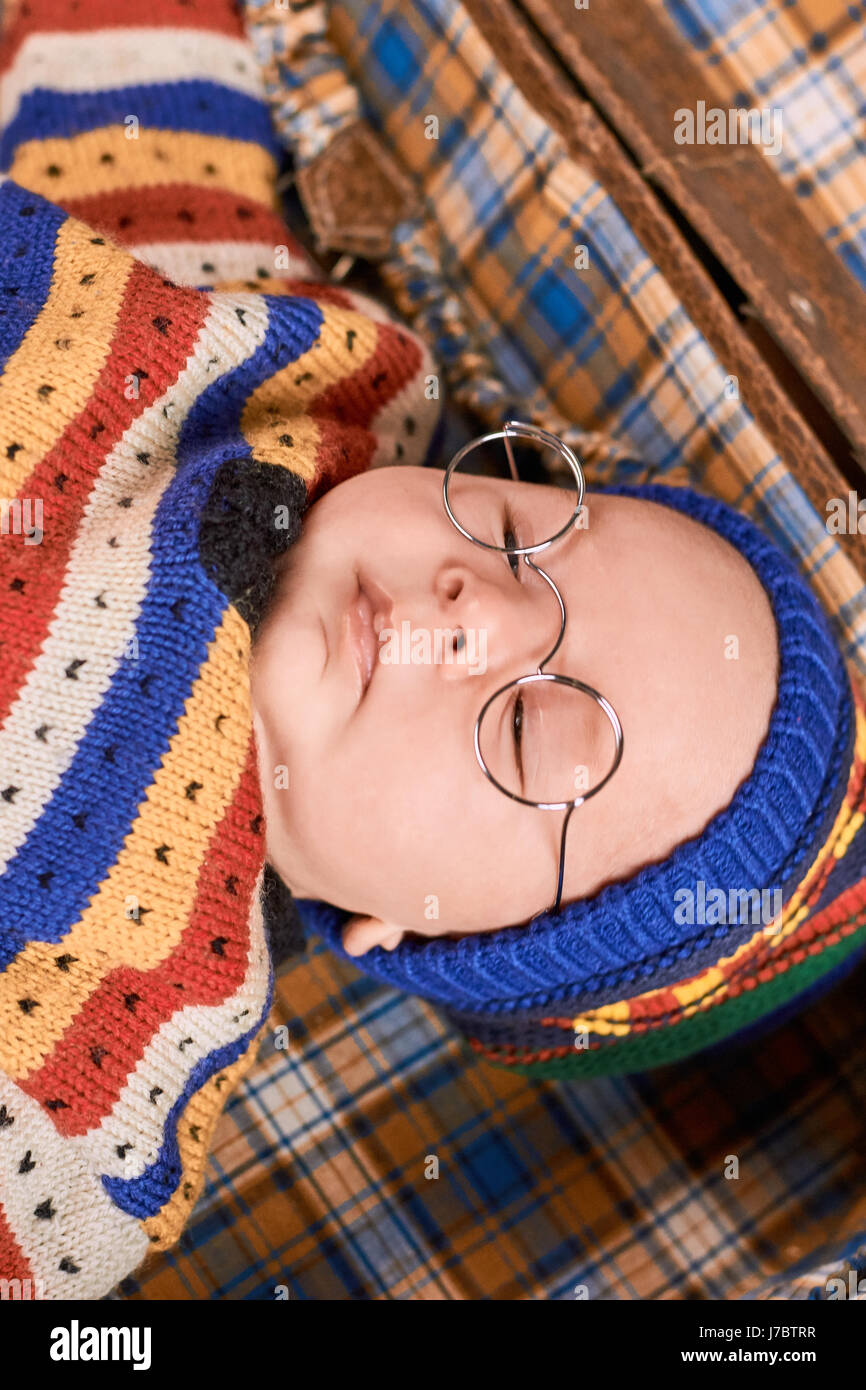 Spectacles for round face hi-res stock photography and images - Alamy