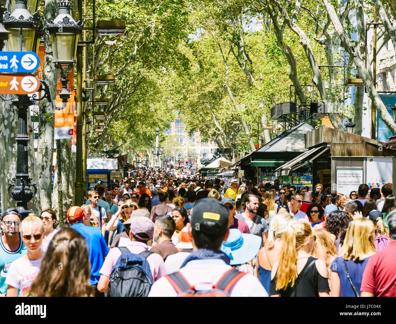 BARCELONA, SPAIN - AUGUST 04, 2016: Crowd Of People In Central ...