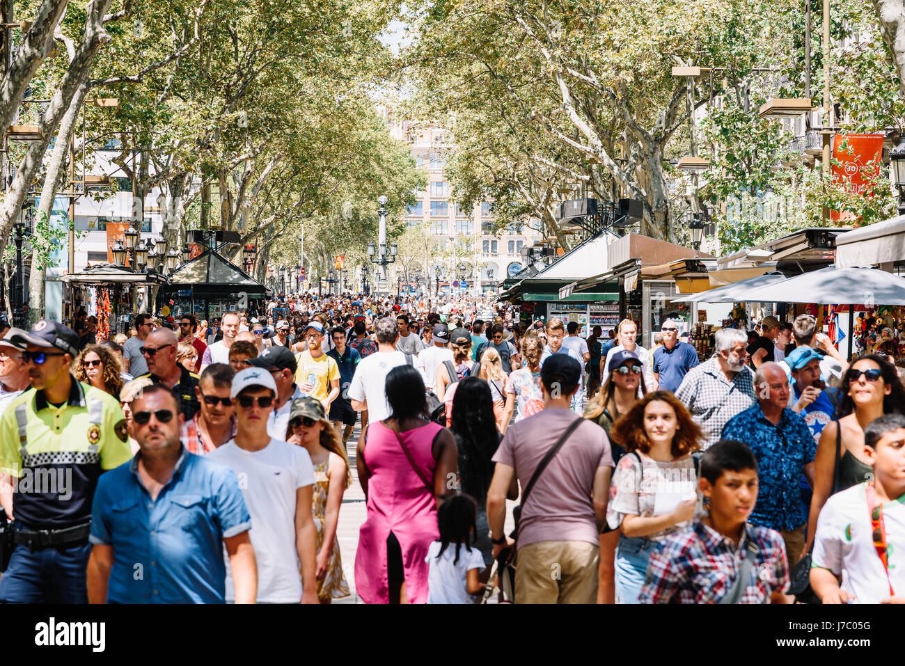 BARCELONA, SPAIN - AUGUST 04, 2016: Crowd Of People In Central ...