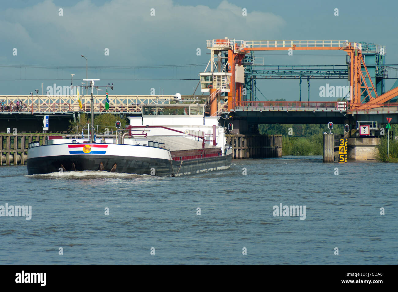 goal passage gate archgway gantry sluice freighter boat barge cargo ...