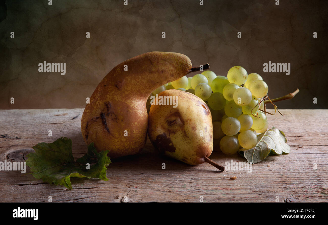 pears and grapes Stock Photo - Alamy