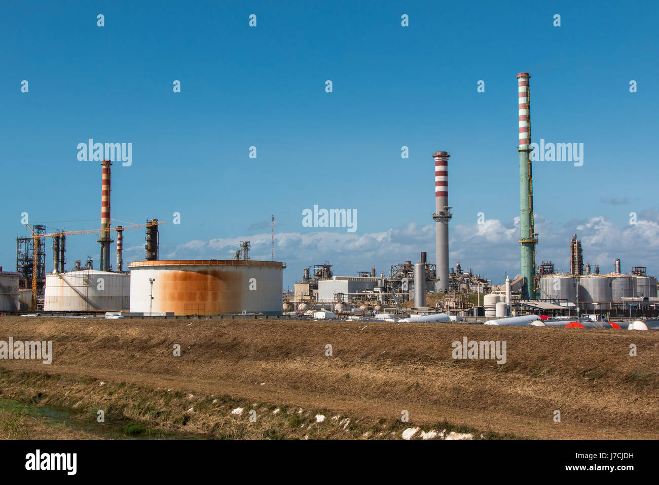 Pipelines plant and oil tank zone hi-res stock photography and images ...