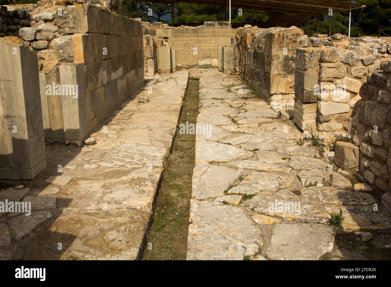 Phaistos was an Minoan palace and city iin southern central Crete with ...
