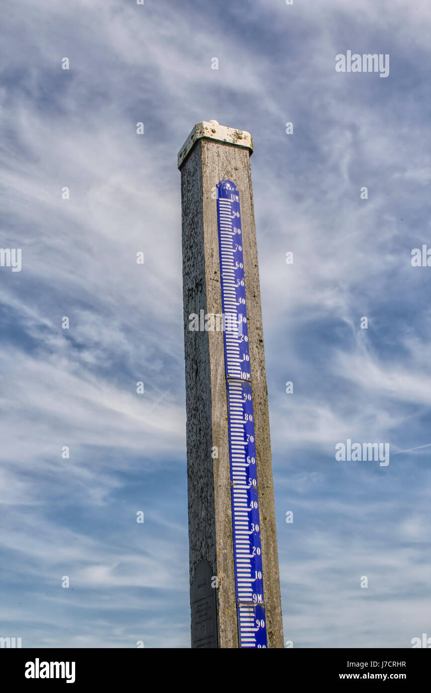 Water level gauge hi-res stock photography and images - Alamy