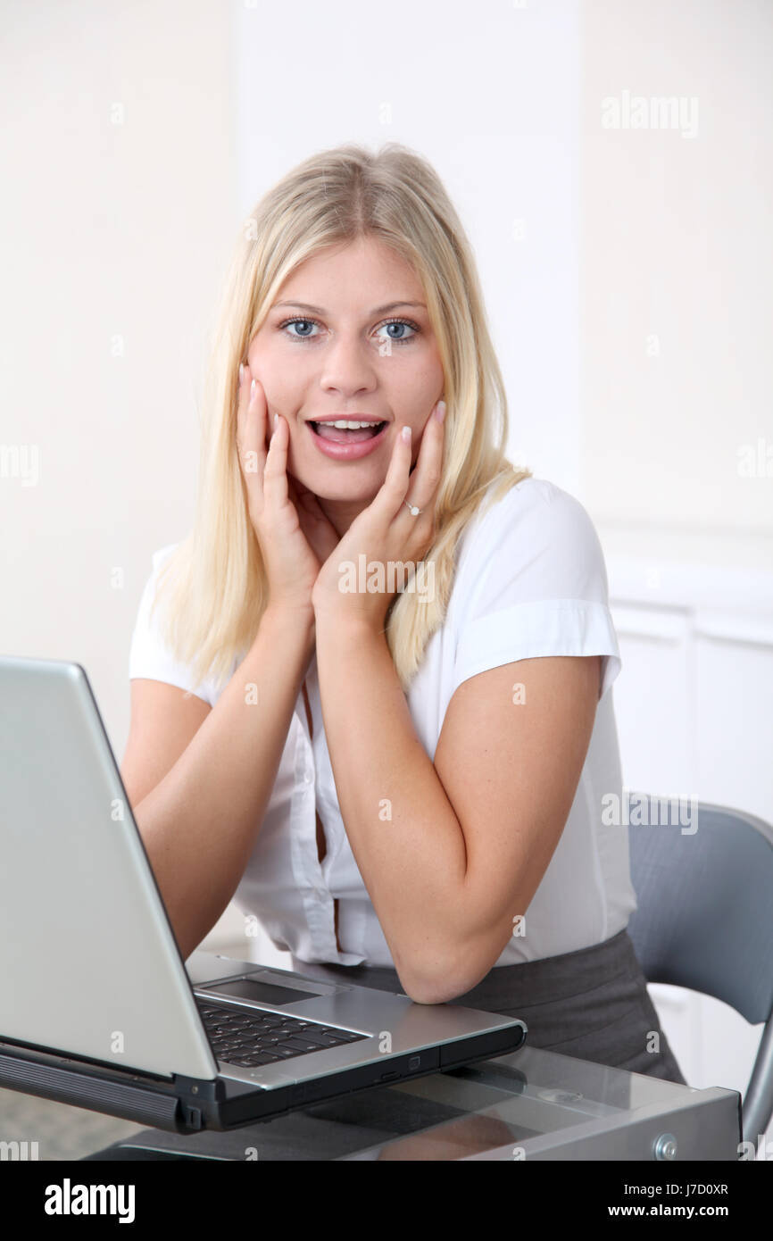 woman office laptop notebook computers computer beautiful beauteously ...