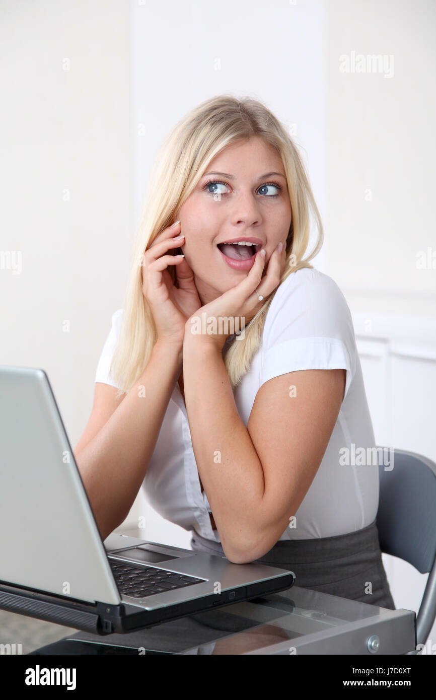 woman office laptop notebook computers computer beautiful beauteously ...