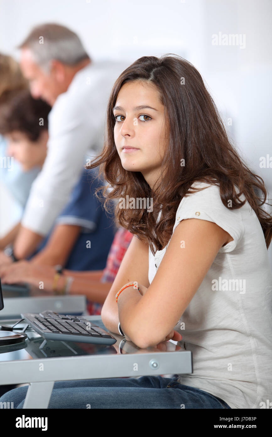 computing class training teenager student course classroom group ...