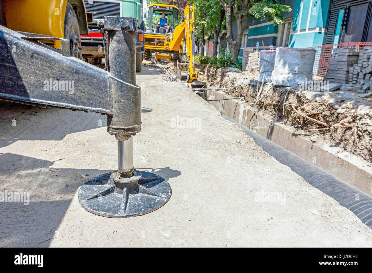 Extended side hydraulic outrigger to increase crane stability until is ...