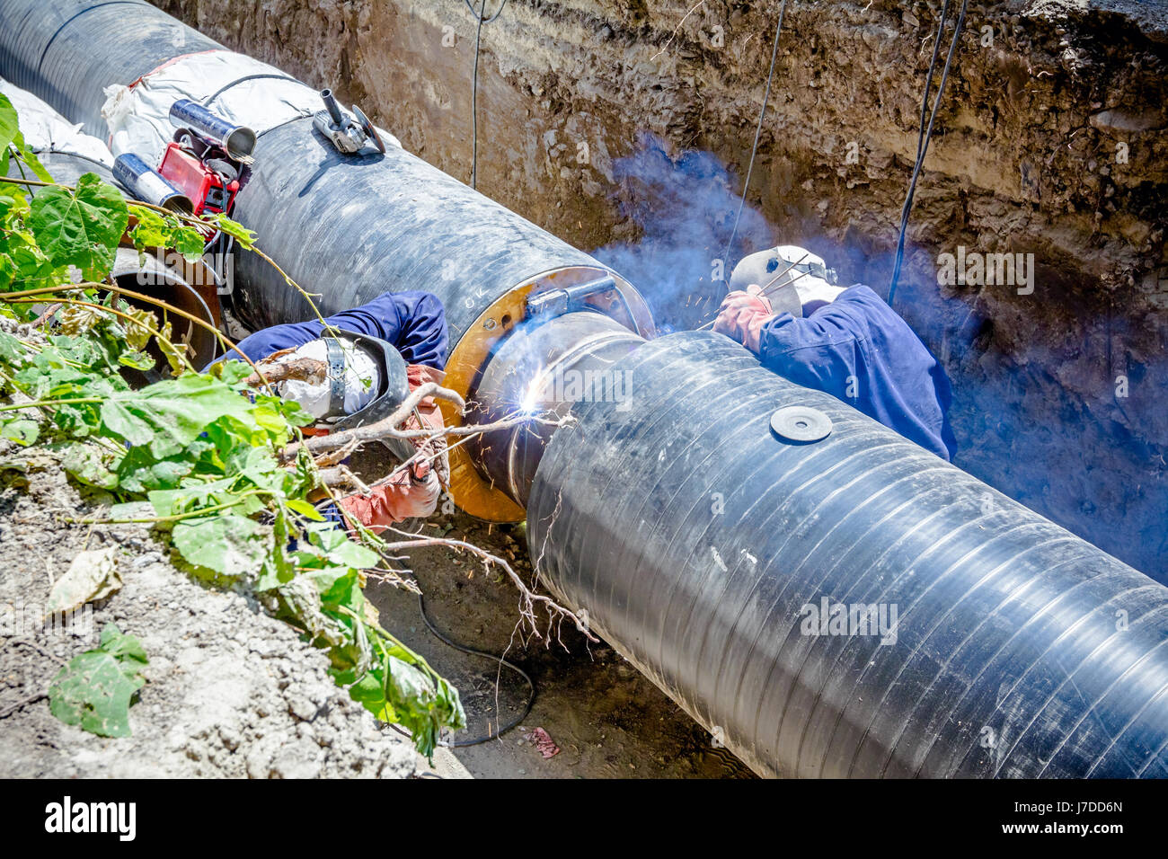 Welding pipes hi-res stock photography and images - Alamy