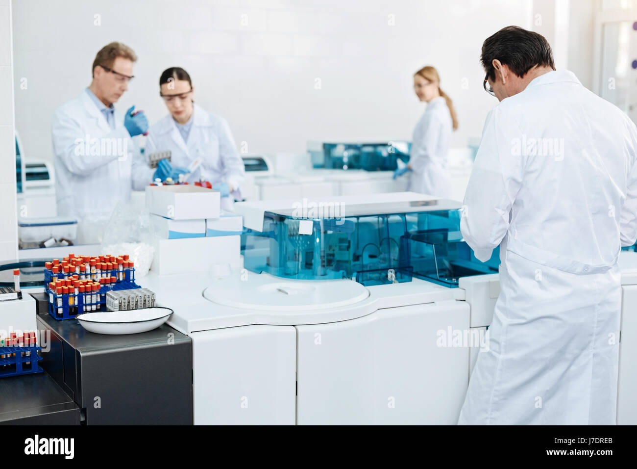 Scientists lab genetics hi-res stock photography and images - Alamy