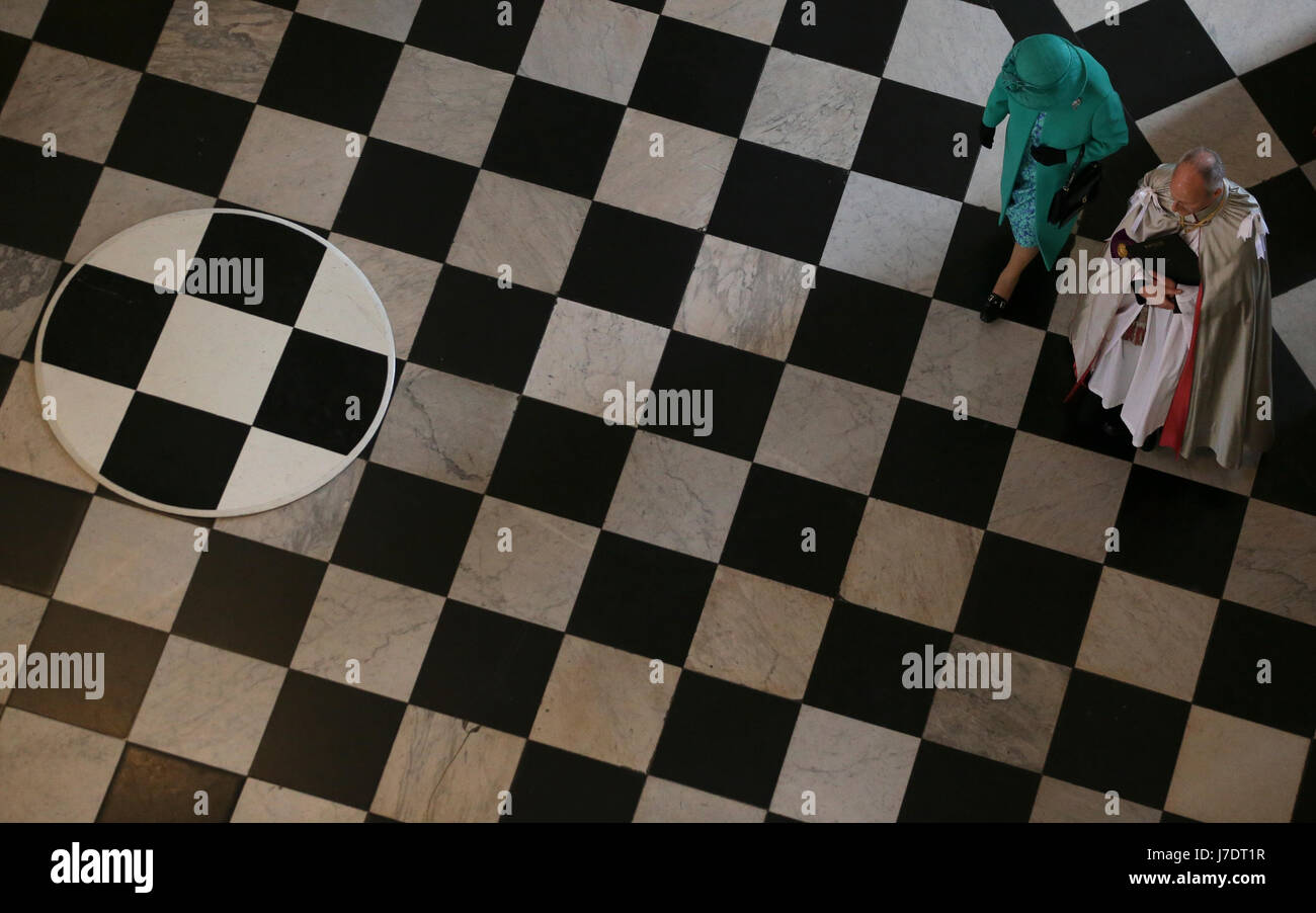 Queen Elizabeth II and the Dean of St Paul's Cathedral David Ison ...