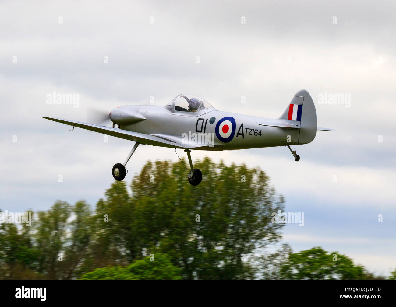 Isaacs Spitfire O1-A TZ!^$ G-ISAC Stock Photo - Alamy
