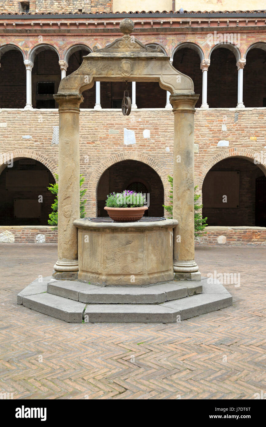 Well in the cloisters of the Basilica of Santo Stefano, Bologna, Emilia ...