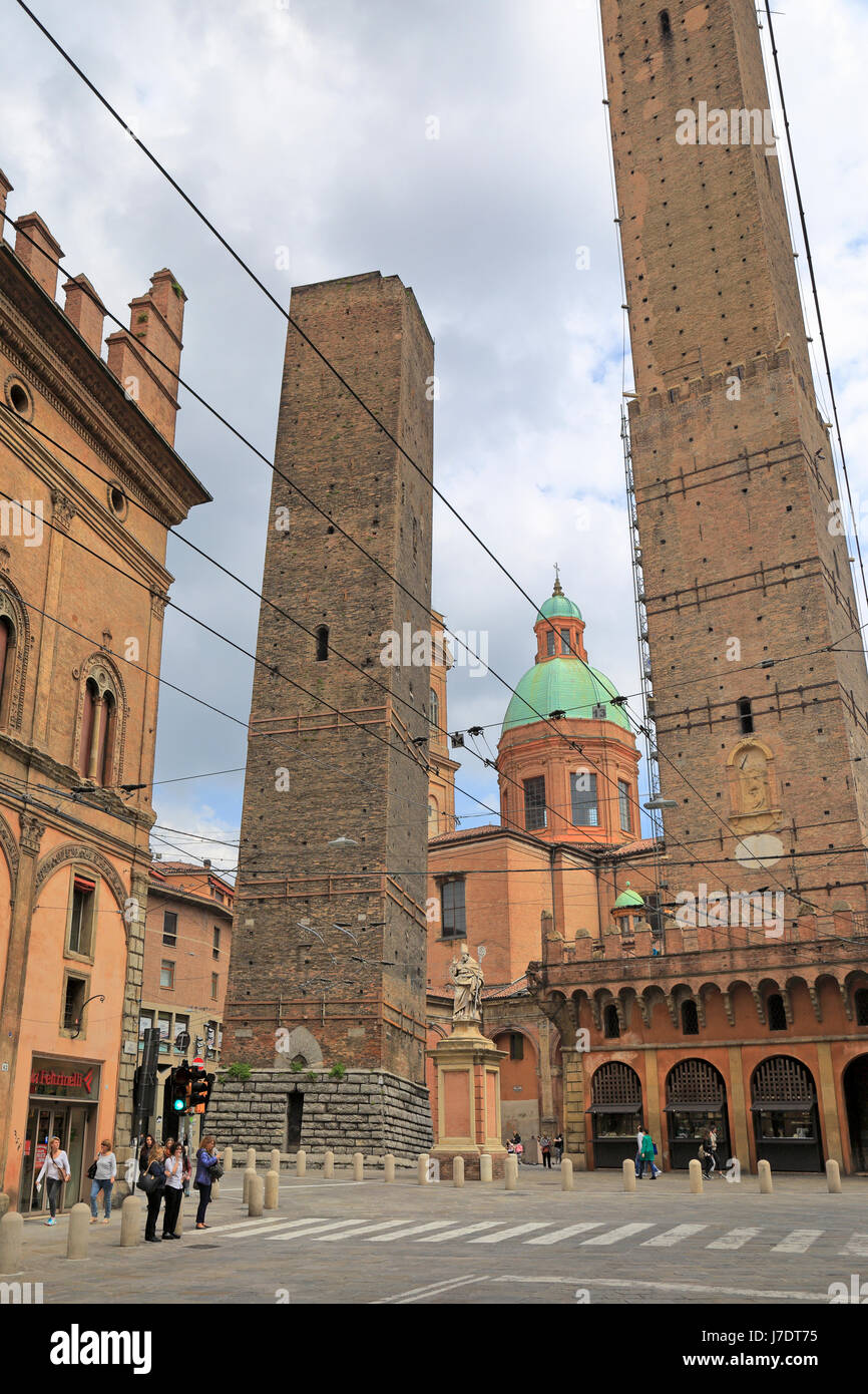 The Two Towers, Le due Torri, the Asinelli Tower at 97m and the ...