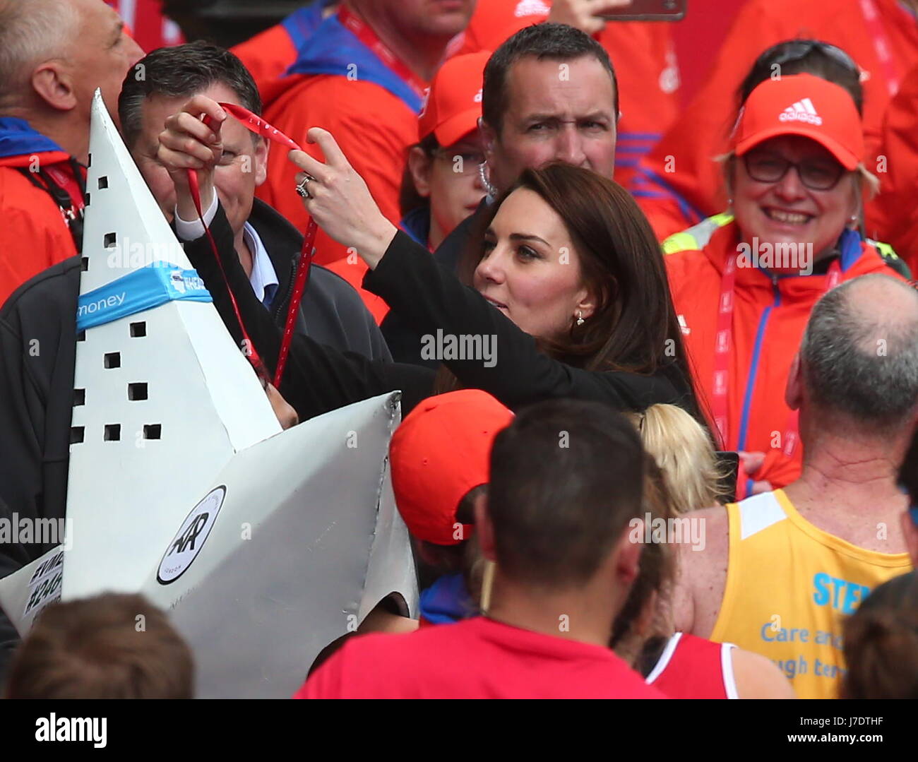 Catherine, Duchess of Cambridge awards runners of the 2017 London ...