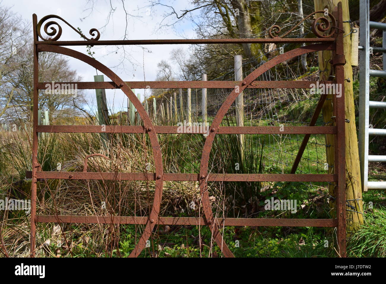 Gate into fields hi-res stock photography and images - Alamy