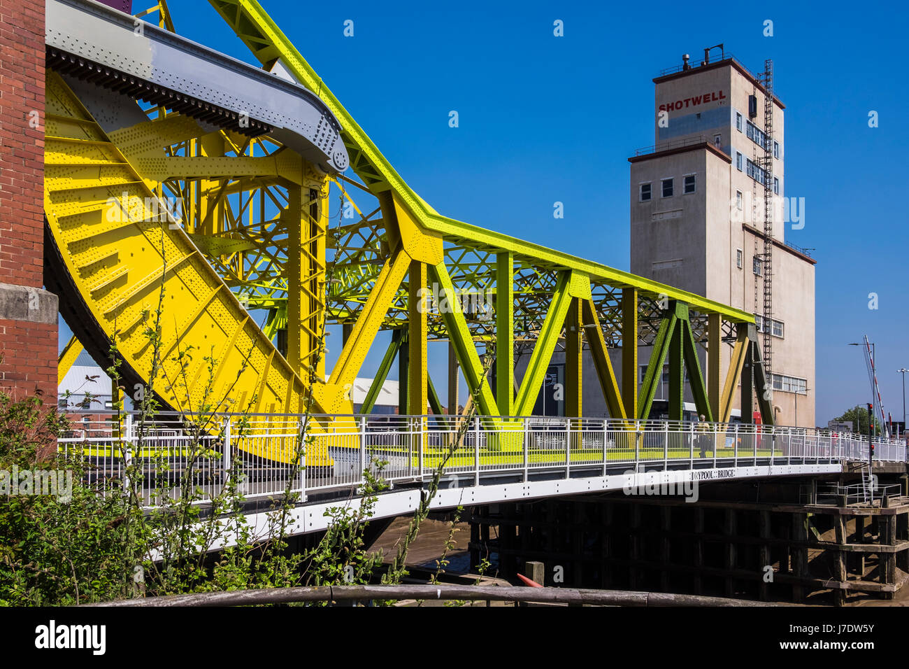 Drypool lifting bridge over the river Hull, Kingston Upon Hull ...