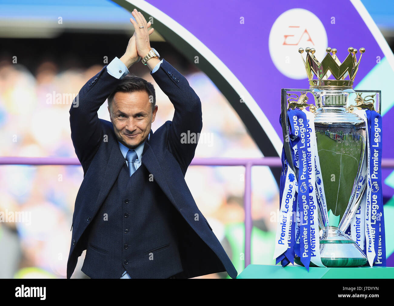 Former Chelsea captain Dennis Wise with the Premier League Trophy Stock ...