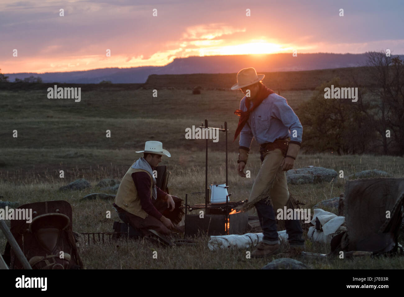 Cowboys campfire hi-res stock photography and images - Alamy