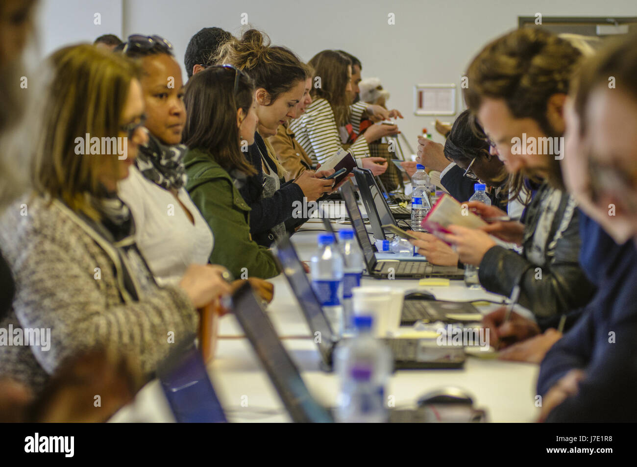 French residents in the UK queue for over an hour in South Kensington ...