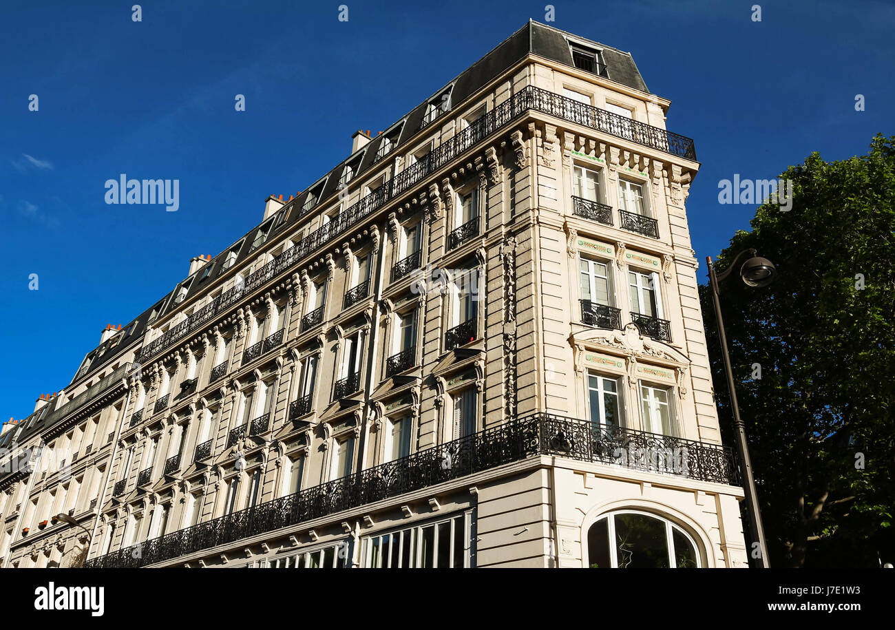 The facade of Parisian building, France Stock Photo - Alamy