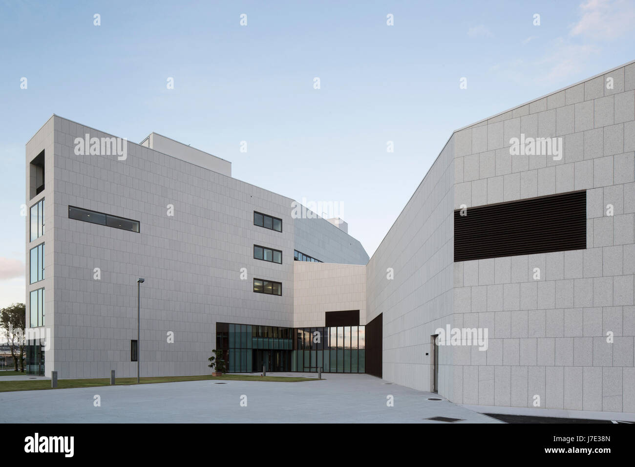 Link of research space and tank hall. Beaufort Maritime and Energy ...