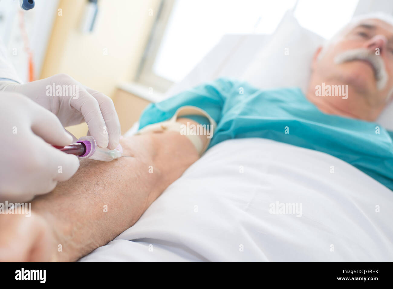 doctor giving an injection to a patient Stock Photo - Alamy