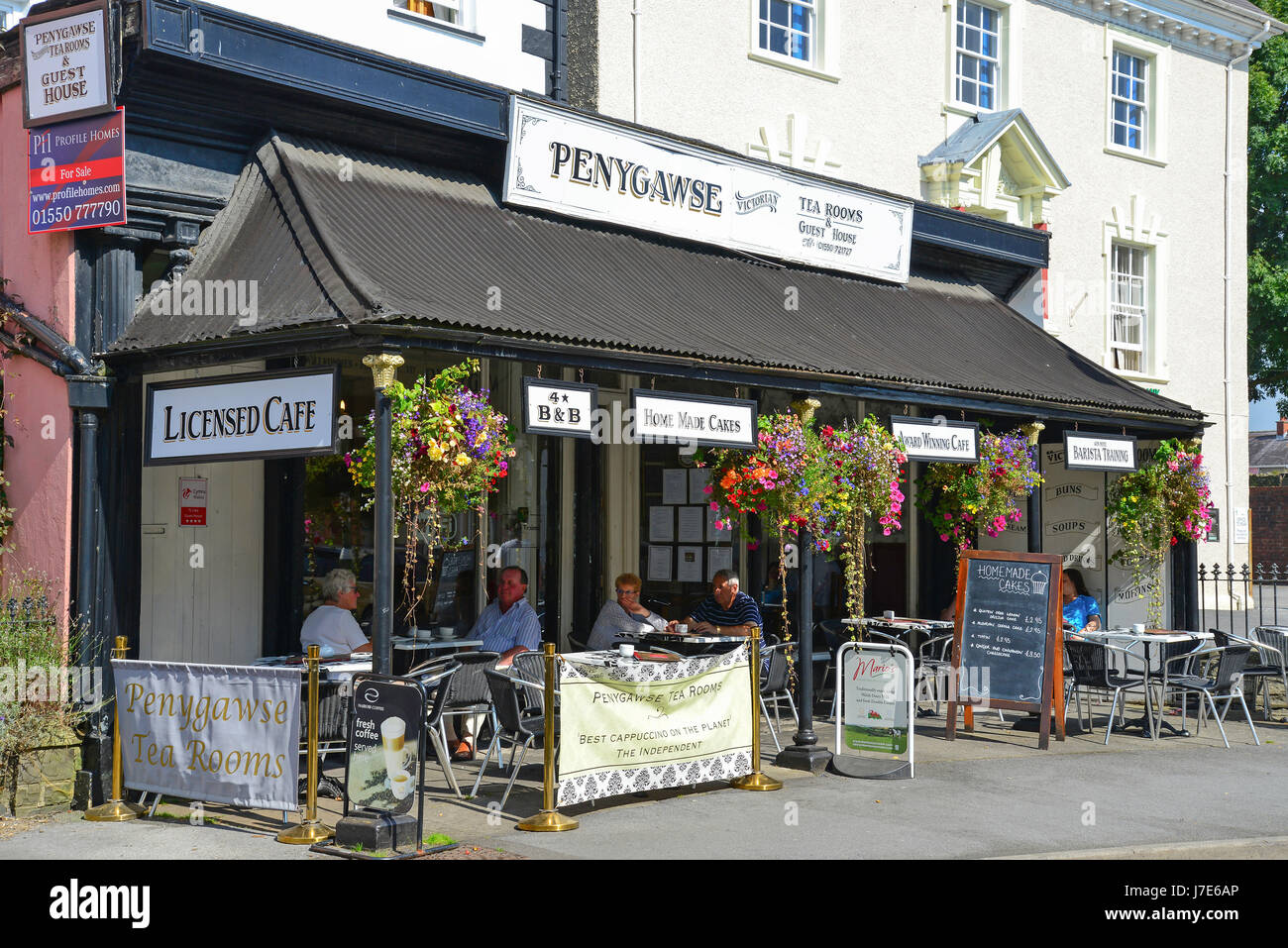 Cafe wales uk hi-res stock photography and images - Alamy
