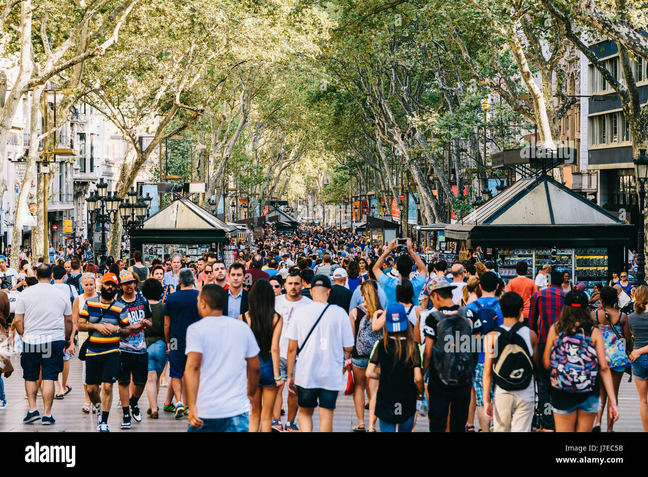 BARCELONA, SPAIN - AUGUST 04, 2016: Crowd Of People In Central ...