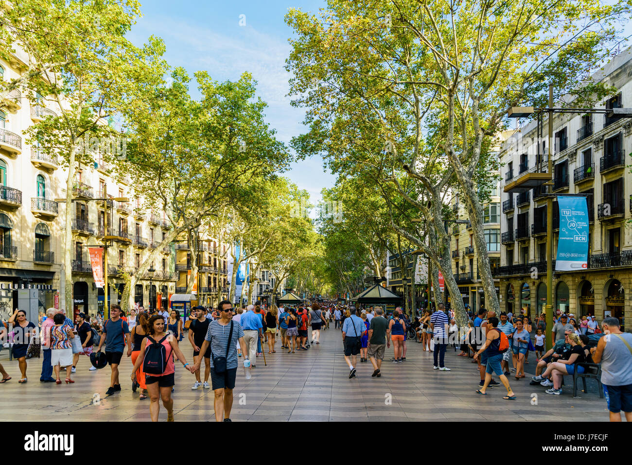 BARCELONA, SPAIN - AUGUST 04, 2016: Crowd Of People In Central ...