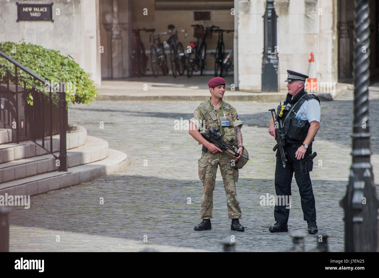 Parachute regiment hi-res stock photography and images - Alamy