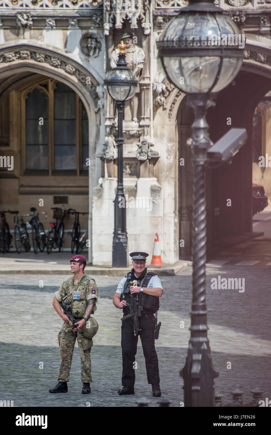 Parachute regiment hi-res stock photography and images - Alamy