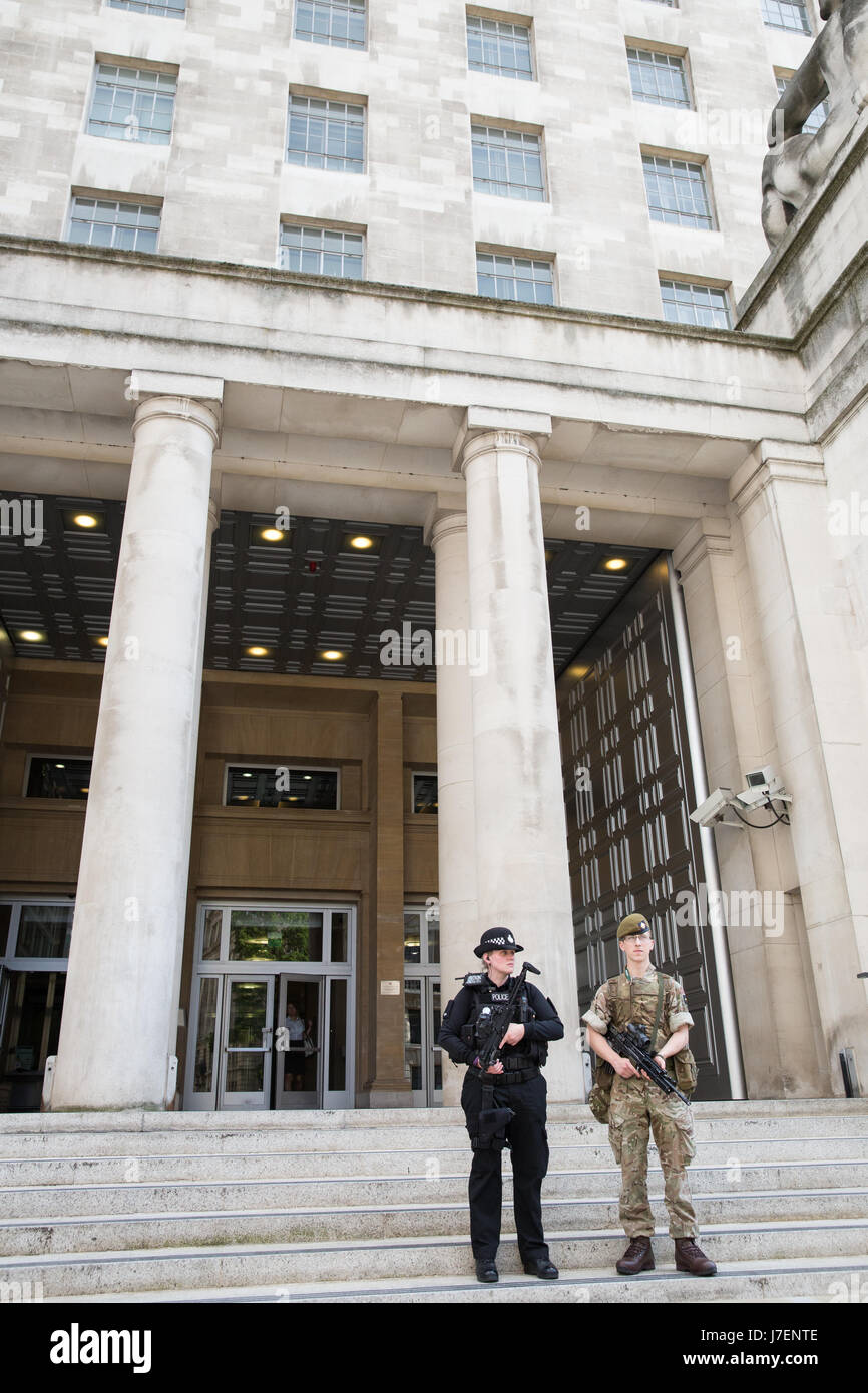 Ministry of defence police uk hi-res stock photography and images - Alamy