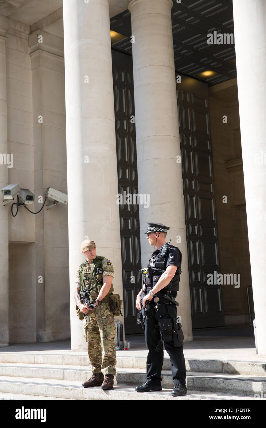 From the ministry of defence police hi-res stock photography and images ...
