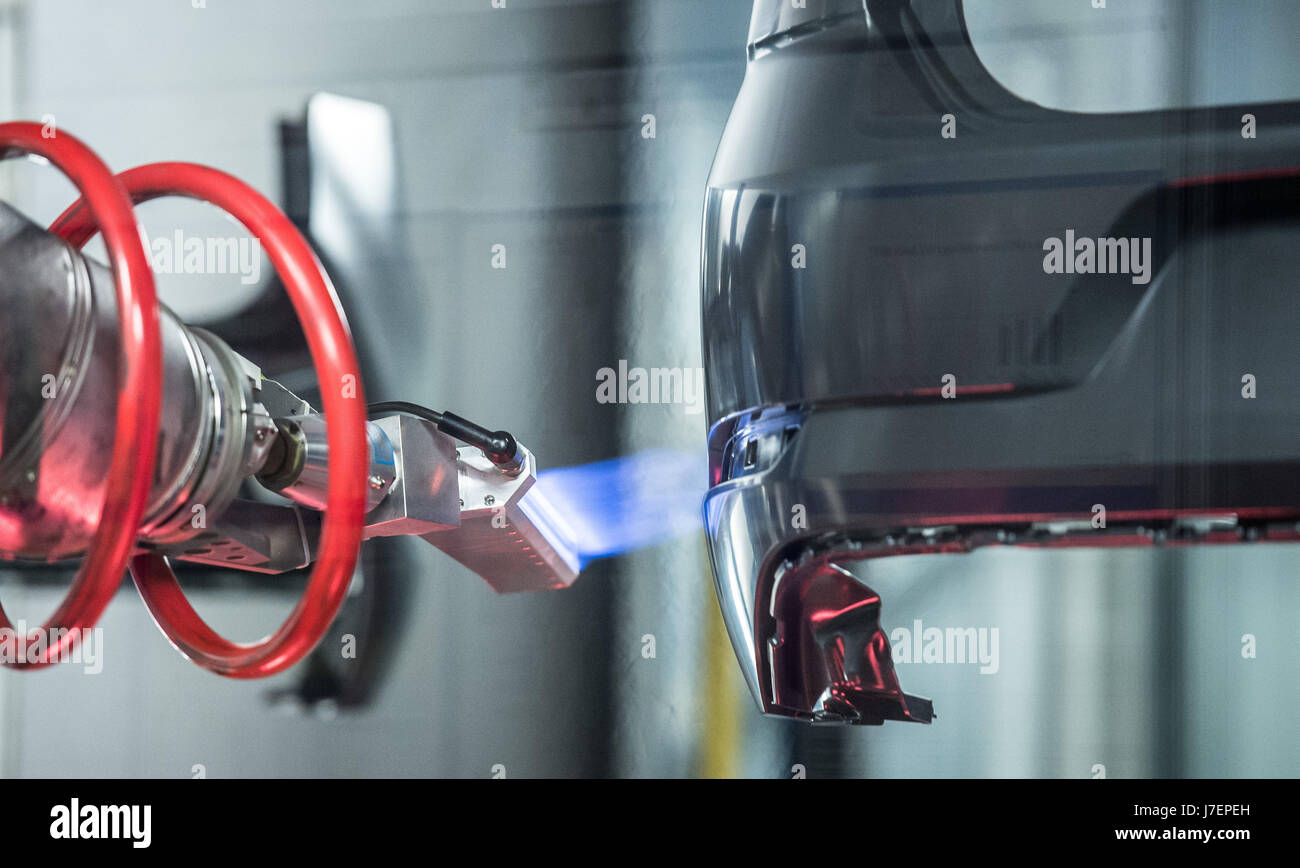 Lacquer process painting hi-res stock photography and images - Alamy