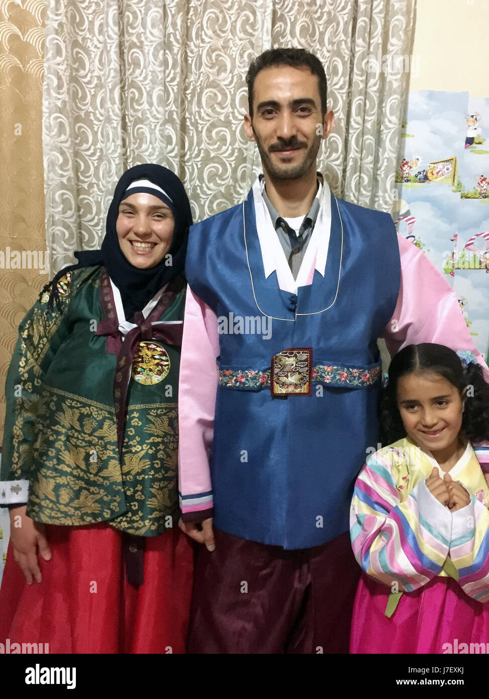 Syrian refugee family in 'hanbok' A Syrian refugee family is in the ...