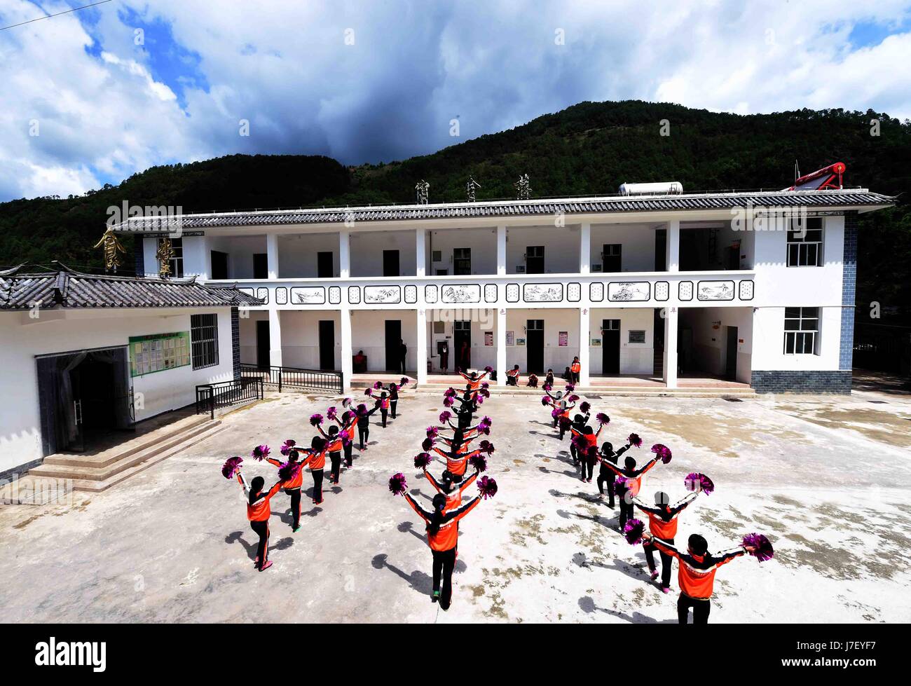Yunlong, China's Yunnan Province. 19th May, 2017. Pupils do exercises ...