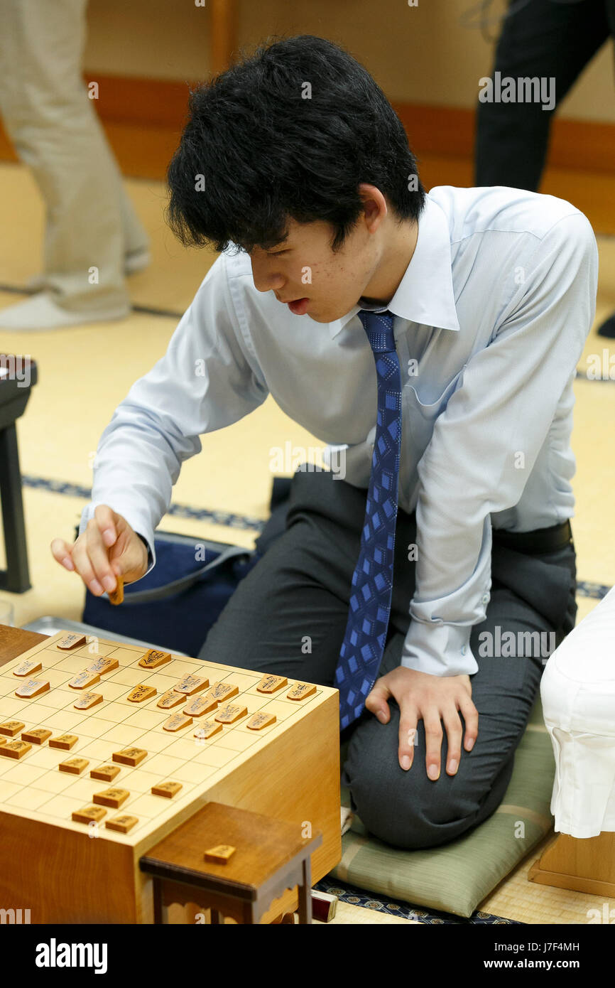 Sota Fujii wins the shogi match against Seiya Kondo at the 30th Ryuuou ...
