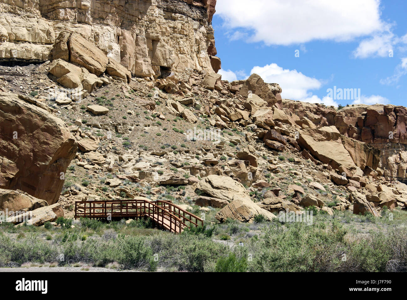 A bridge at the bottom of the cliff Stock Photo - Alamy