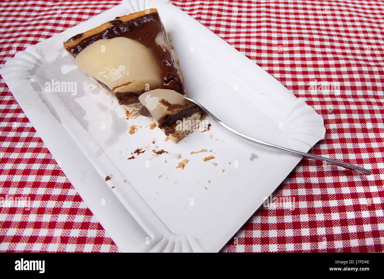 cake on paper plate Stock Photo - Alamy