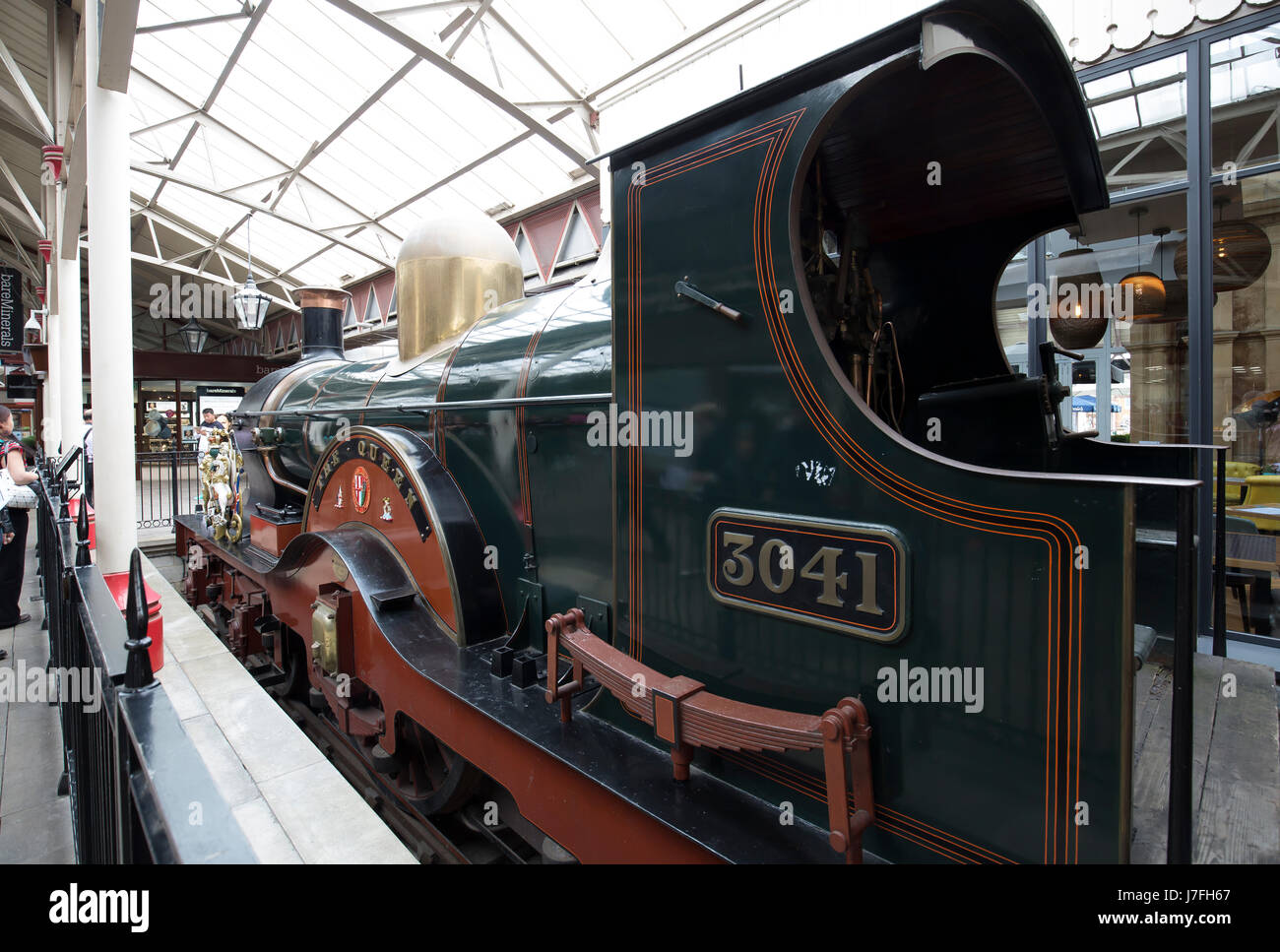 Old steam train in Windsor train station Stock Photo - Alamy