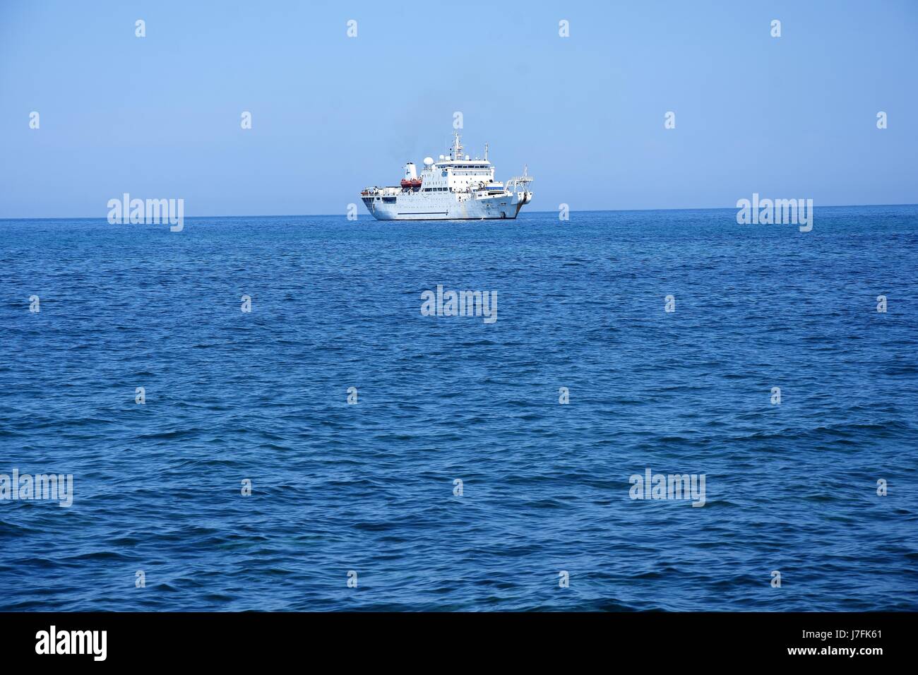 Ship sighting hi-res stock photography and images - Alamy